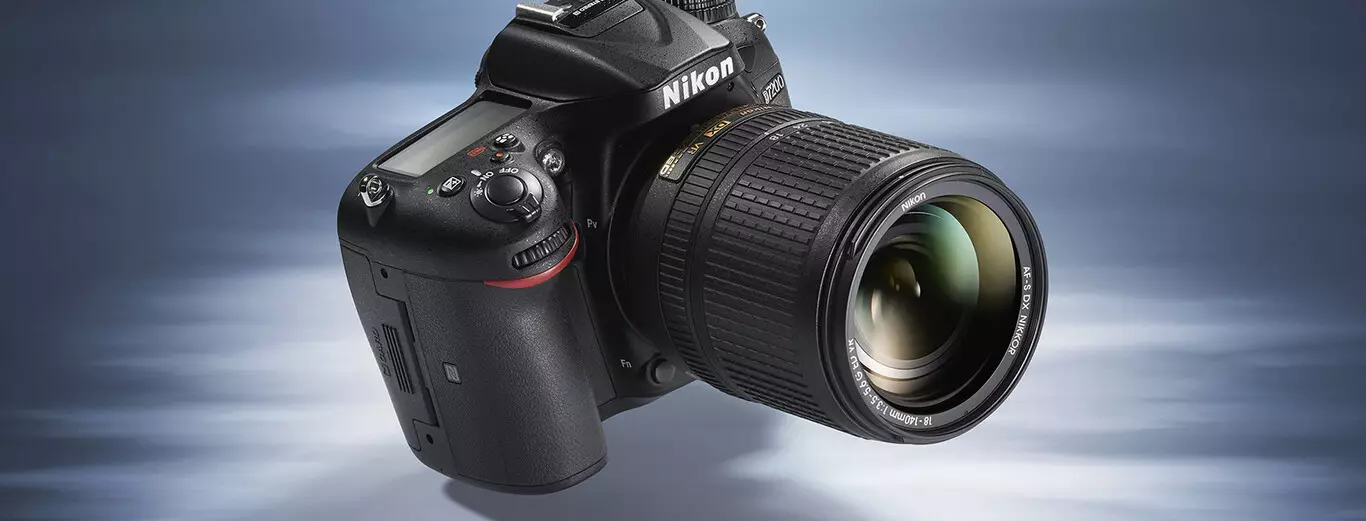 Nikon D7200, Canon EOS 2000D, Olympus OM-D E-M10 Mark III i više fotoaparata, objektiva i dodatne opreme po najpovoljnijim cijenama u Lovačkim niskim cijenama