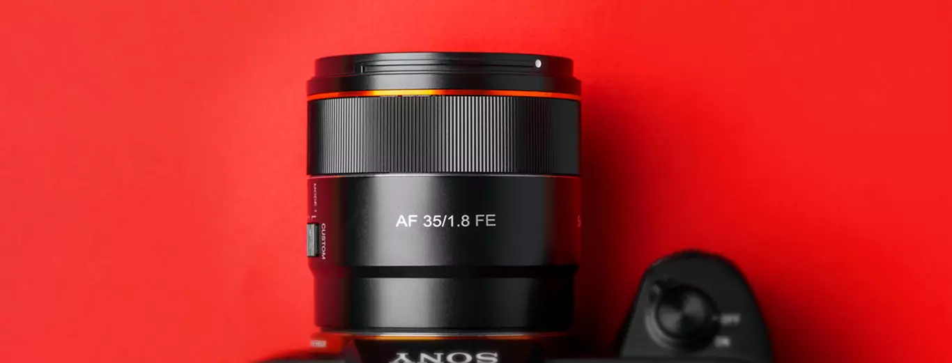 Samyang Sony E-mount සඳහා නව AF 35mm F1.8 FE ඉදිරිපත් කරයි: එහි මිල/තත්ත්ව අනුපාතය සඳහා කැපී පෙනෙන 35mm