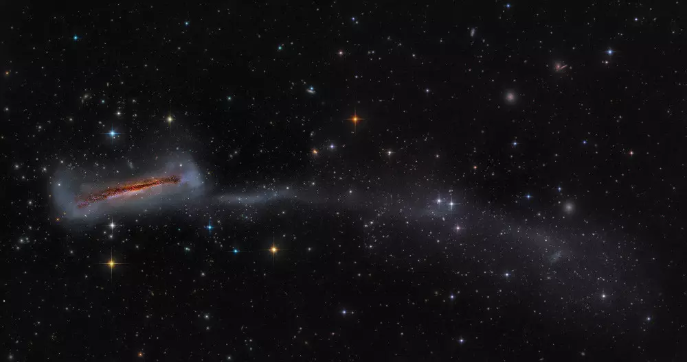 Druhé miesto Ngc 3628 s dlhým chvostom 300 000 svetelných rokov A Mark Hanson