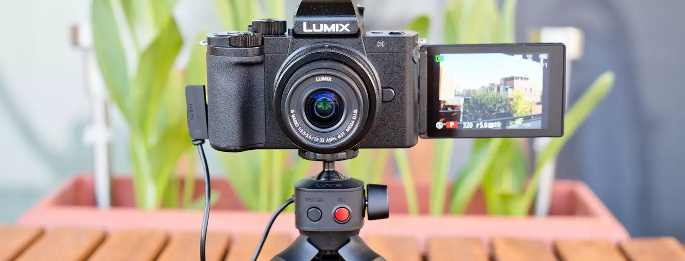 Panasonic Lumix G100 ግምገማ: ባህሪያት ጋር ግምገማ, ዋጋ እና መግለጫዎች