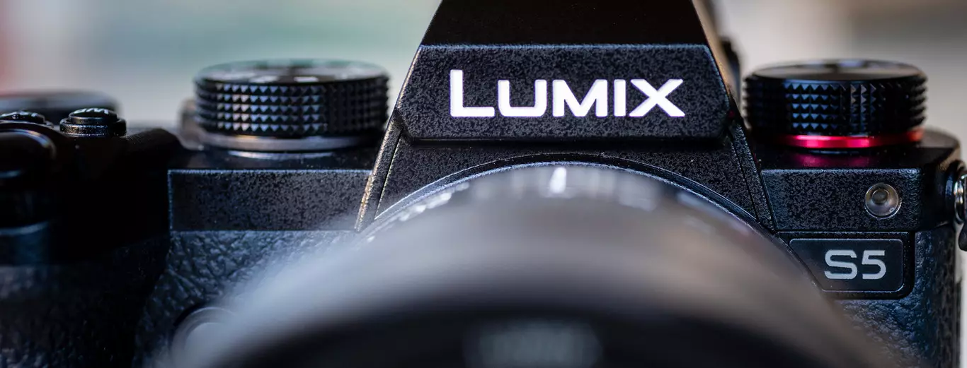 Panasonic Lumix S5, teknikan'i Natalia Taffarel, Richard Avedon ary maro hafa: Sary Galaxy Xataka