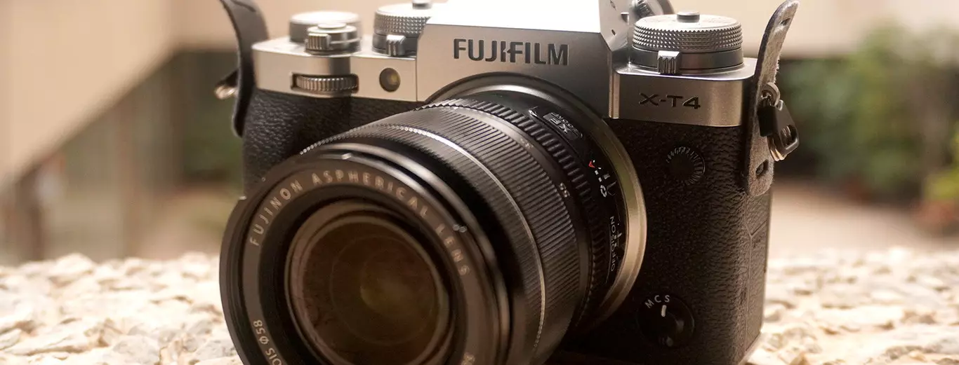 Fujifilm X-T4, Sony A7 II, Olympus OM-D E-M1X og flere kameraer, objektiver og tilbehør til den bedste pris: Vores tilbudsjagt er her