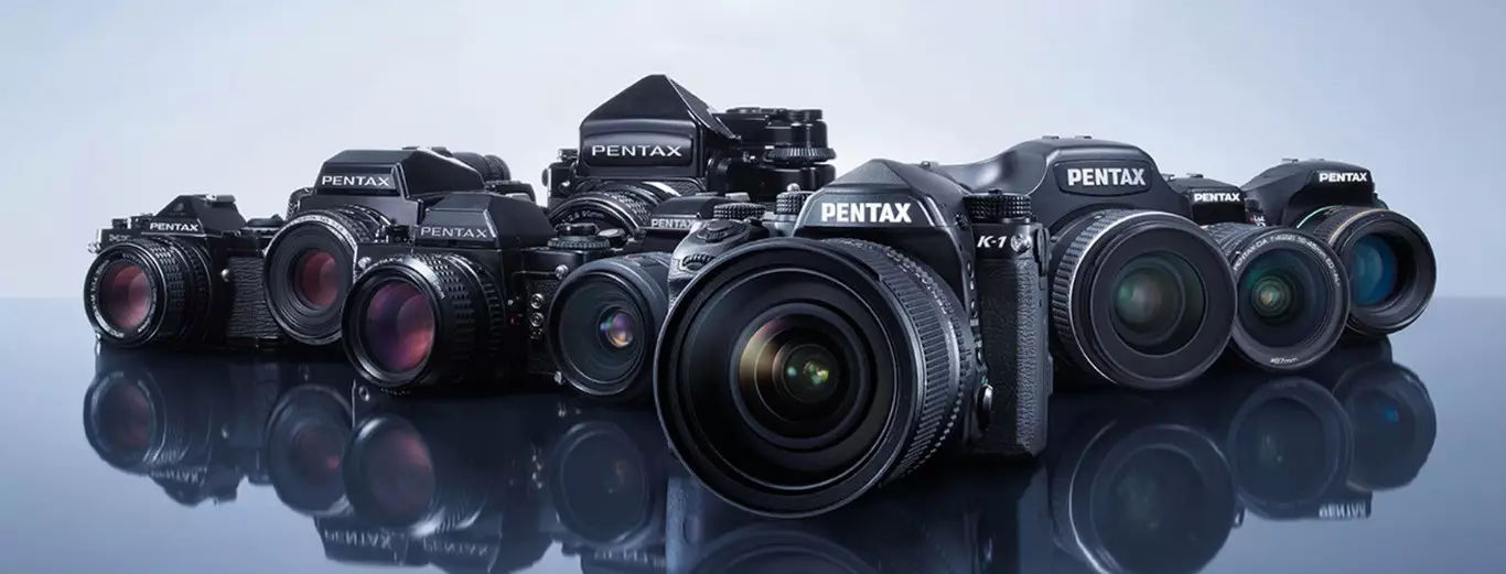 Gwida permezz tal-katalgu kollu tal-Pentax u Ricoh: kameras, lentijiet u udjenza fil-mira