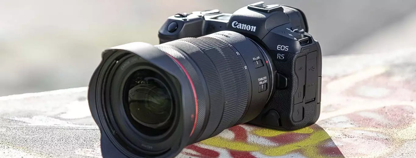 Китайский пользователь разобрал Canon EOS R5 в поисках возможного решения проблемы перегрева при записи видео.