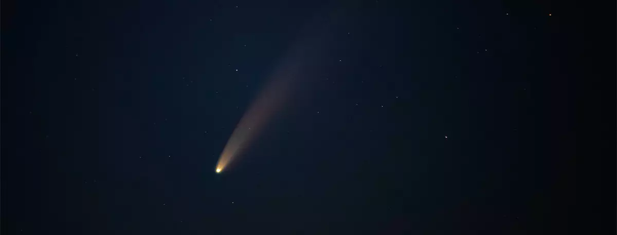 Faʻafefea ona vaʻai ma faʻaataina Comet NEOWISE: fautuaga, vaega ma taimi e iloa ai