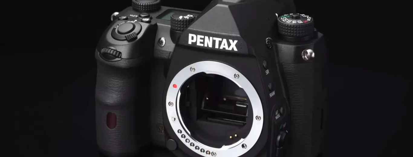 Higit pang mga detalye bagong high-end na Pentax K APS-C at tatlong bagong Pentax lens