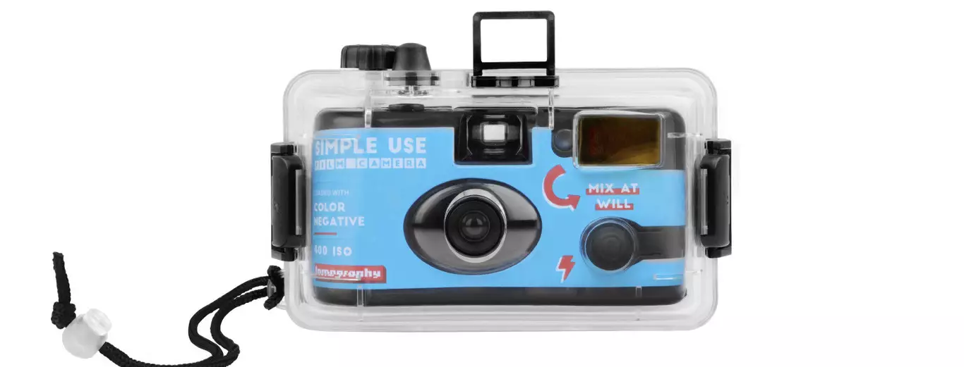 Lomography Analogue Aqua: isafgaradka si fudud loo isticmaali karo ee caanka ah wuxuu xidhaa dharka qoyan