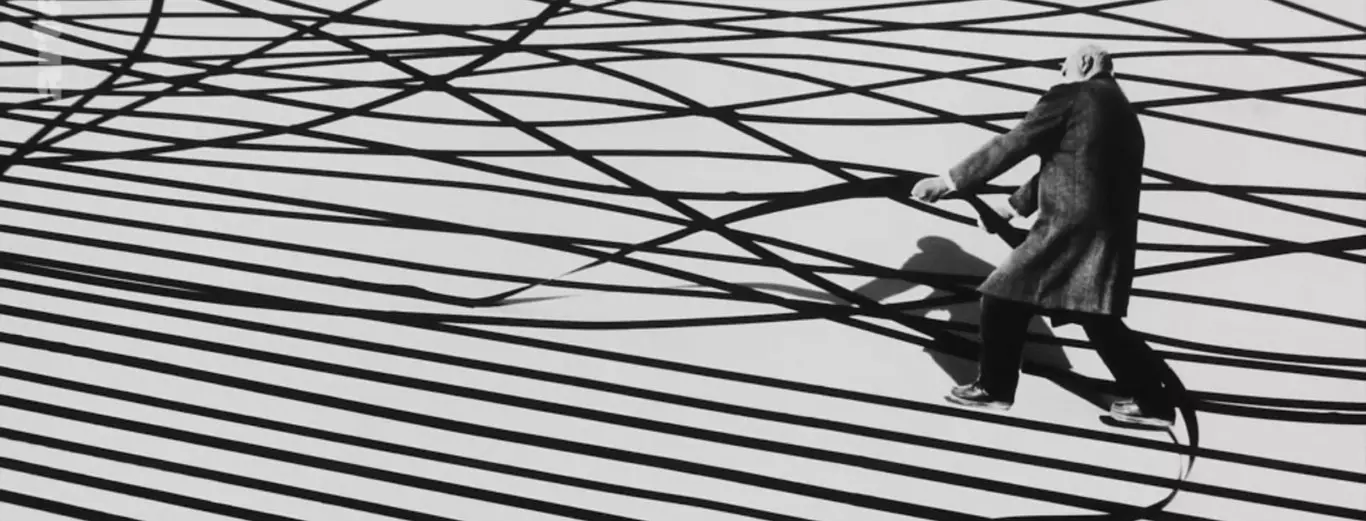 'Nothing is impossible', the documentary tribute to the master of photomontage Gilbert Garcin, open for a limited time