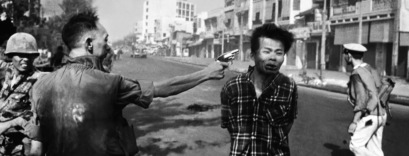 Foto mitos pelaksanaan sejarah Saigon Eddie Adams fotografi senjata yang sangat berkuasa