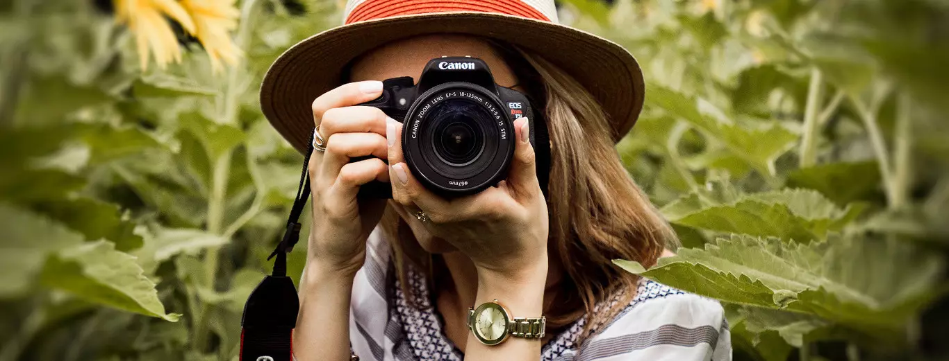 Kuidas kaamerat õigesti hoida, et saada täiuslikult teravaid fotosid