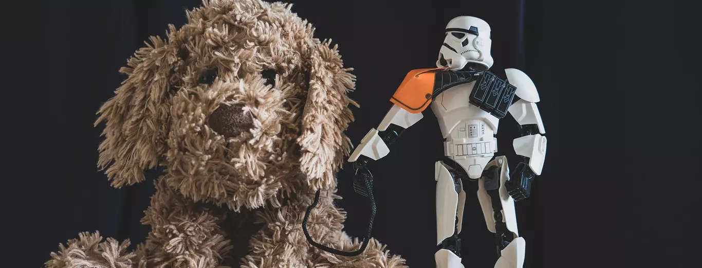 '78M2' ausdréckt Befaaschtungsgefill mam Star Wars Stromtrooper Jose Mercado