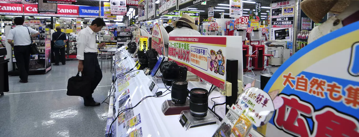 Thị trường nhiếp ảnh Nhật Bản phản ánh hiệu ứng đại dịch Doanh số bán máy ảnh không gương lật giảm 50%
