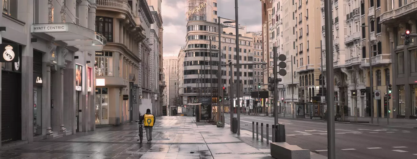 Bức ảnh Gran Vía de Madrid thực sự trống rỗng của Ignacio Pereira mà VOX đã chế tác