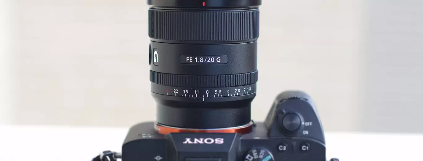 Sony 20mm F1.8 G, sifooyinka, qiimaha, xaashida xogta iyo falanqaynta (dib u eegis)