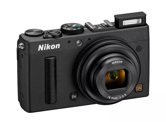 Nikon CoolPix A 45 ডিগ্রি ভিউ