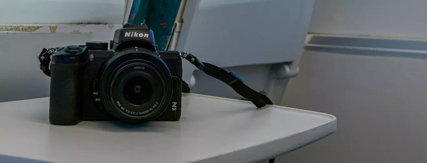 Nikon Z50 iloiloga: o se tama'i meapueata e leai ni fa'ata ma ergonomics mata'utia