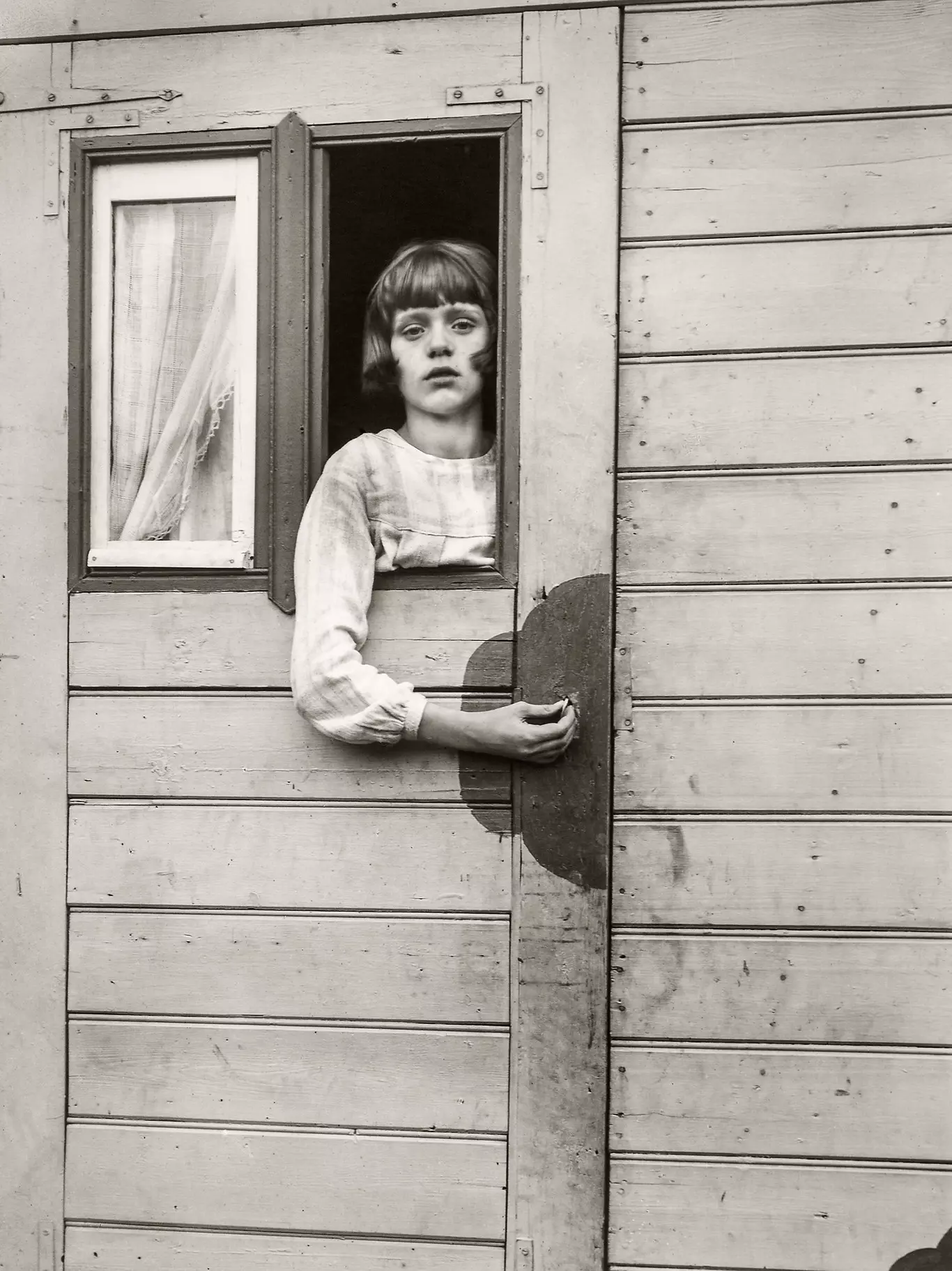 Sanderasa3 37 1 Girl In Fairground Caravan