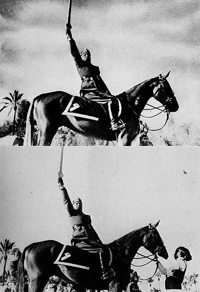 Un aiutante che tiene il cavallo di Mussolini viene cancellato