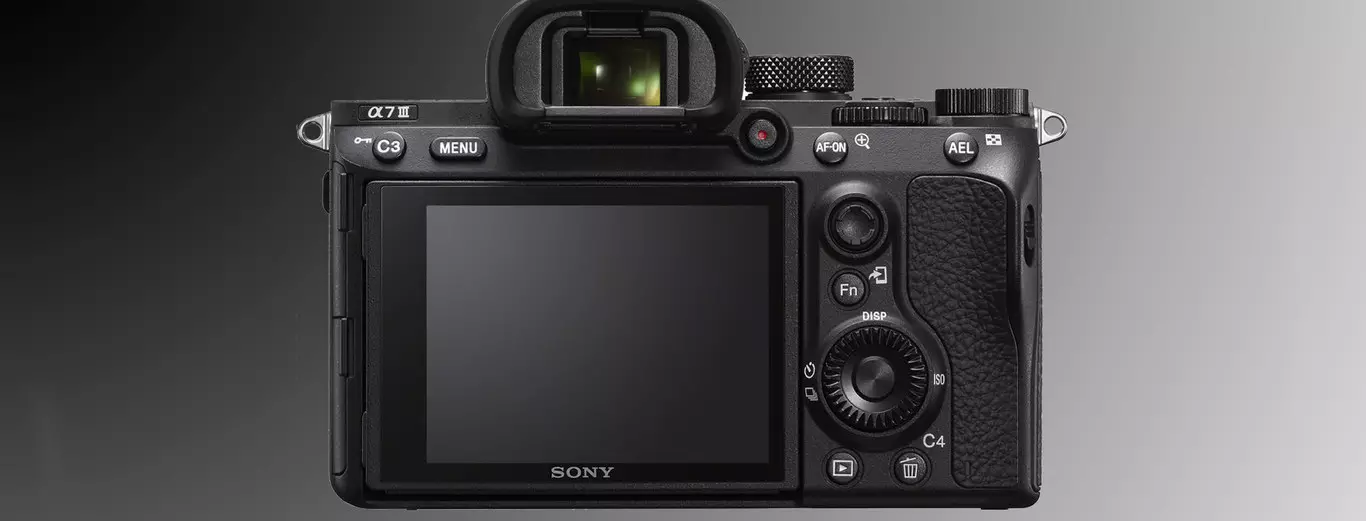 Fa'afouga fou firmware mo le Sony A7 III ma le A7 RIII