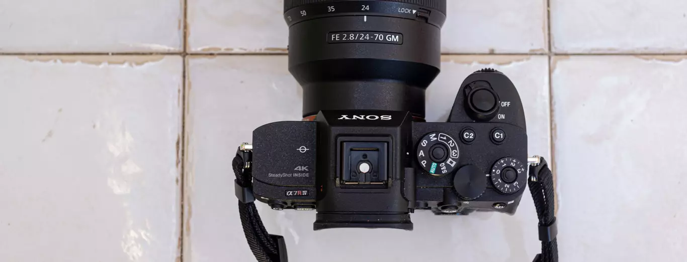 Sony A7R IV: kamera penderia FF yang paling hampir dengan kualiti format sederhana