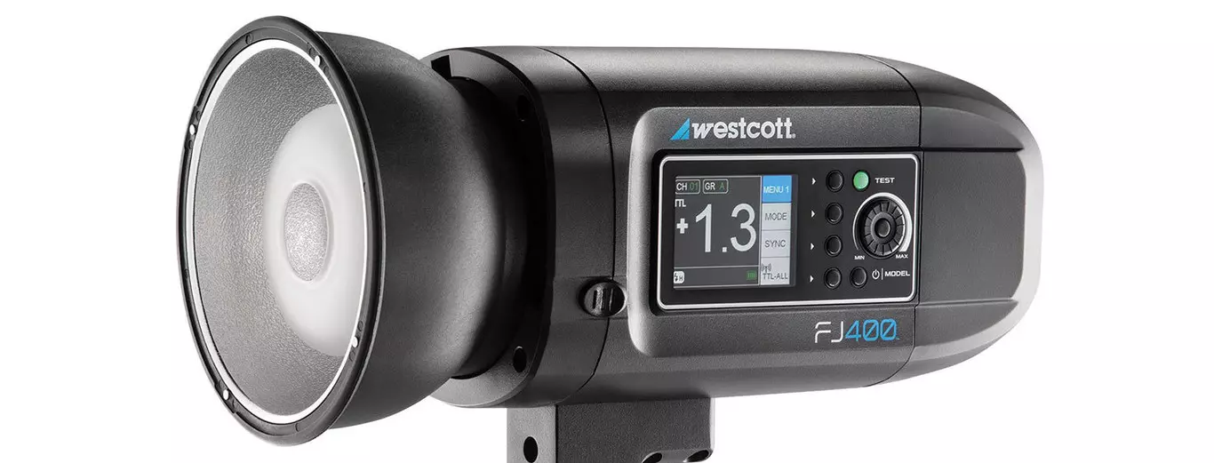 Westcott FJ400: Nova studa fulmo por tiuj, kiuj serĉas ekonomion kaj ergonomion