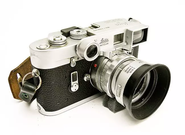 Leica M4 me një lente 35 mm