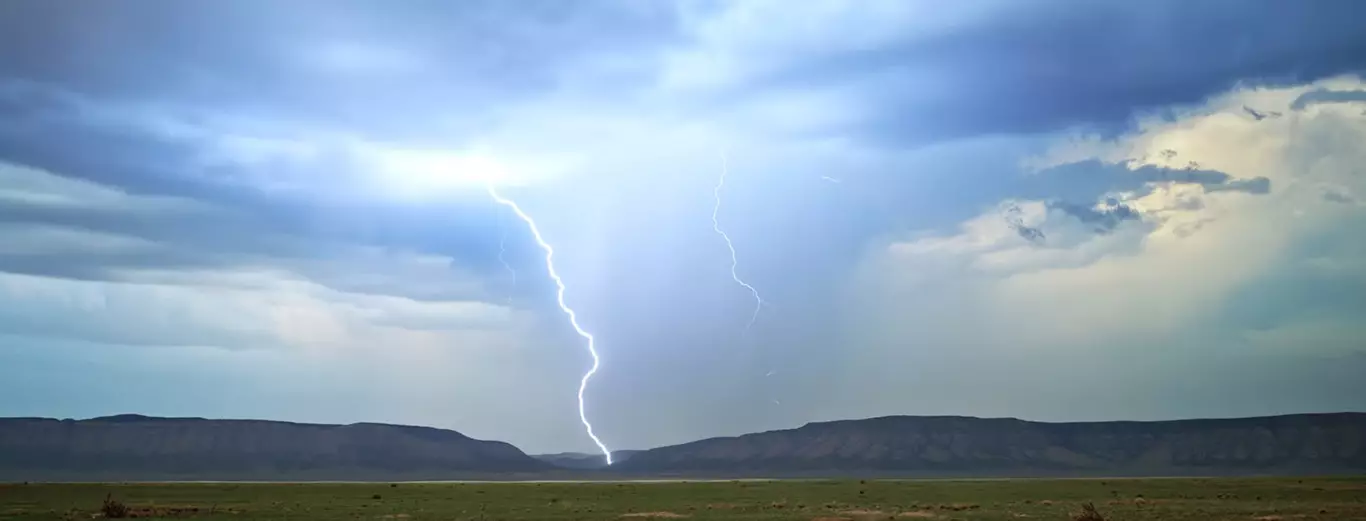 Hyperlapse videa „Transient 2“ s časovým odstupem 4K při rychlosti 1 000 snímků za sekundu, bouřky s blesky