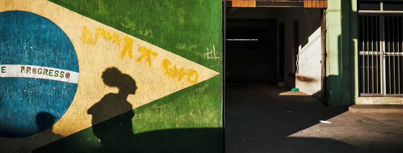 'Maximum Shadow. Minimal Light’ photobook Gustavo Minas street photographer