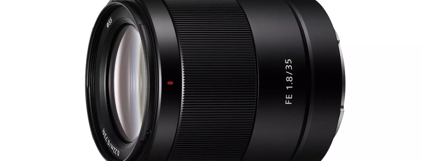 Sony expands its range of full-frame lenses with the new 35mm F1.8 FE