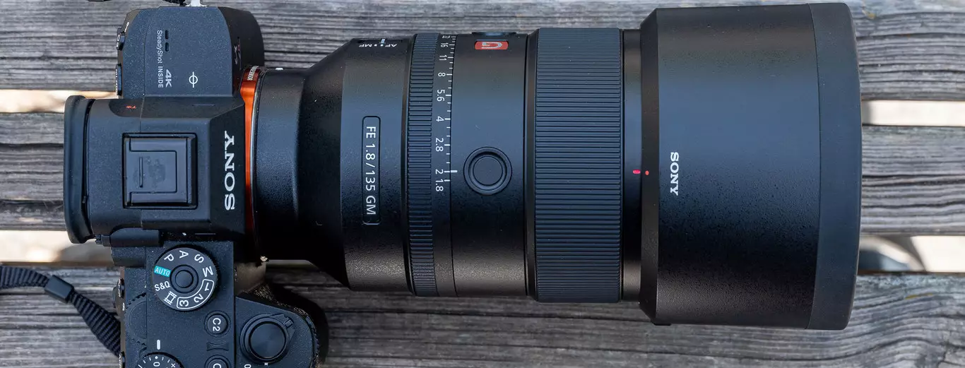 Sony FE 135 mm F1.8, tsom xam: tshuaj xyuas nrog cov yam ntxwv, qauv thiab specifications