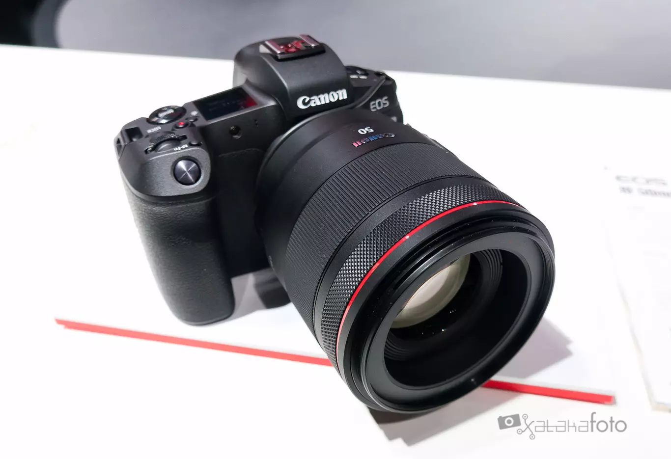 Canon Eos R Contact Cover ကို ယူပါ။