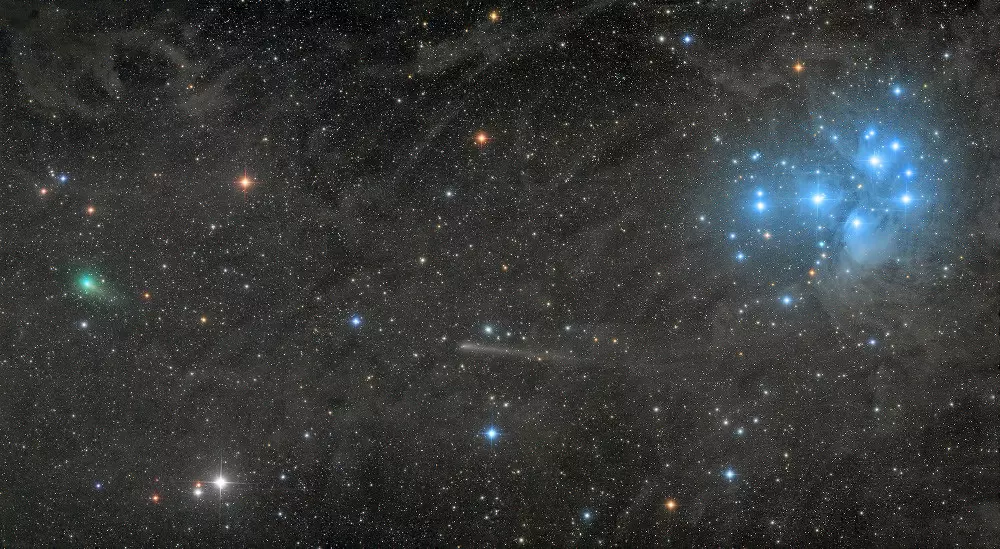 Dy kometa me Pleiada R Damian Peach