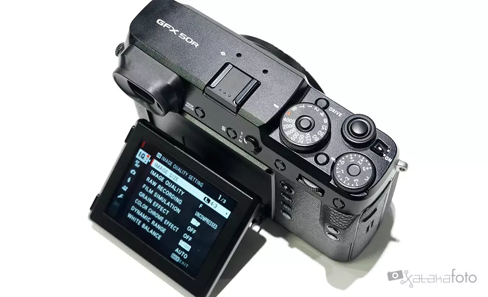 A Fujifilm Gfx 50r felveszi a kapcsolatot