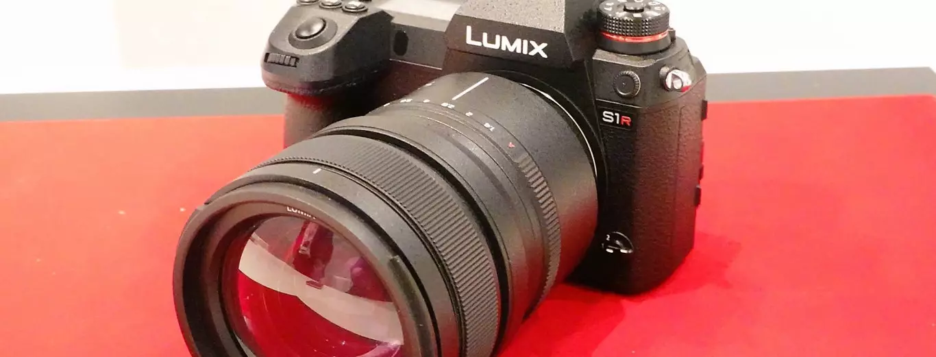 Panasonic Lumix S1R iyo S1 aragtiyada ugu horreeya ee gacmaha iyo qorshayaasha shirkadda