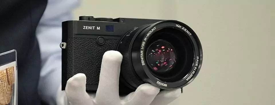 Zenit र Leica ले Zenit M घोषणा गर्‍यो, नयाँ पूर्ण-फ्रेम मिररलेस क्यामेरा एक शानदार Zenitar 35mm f1 संग।