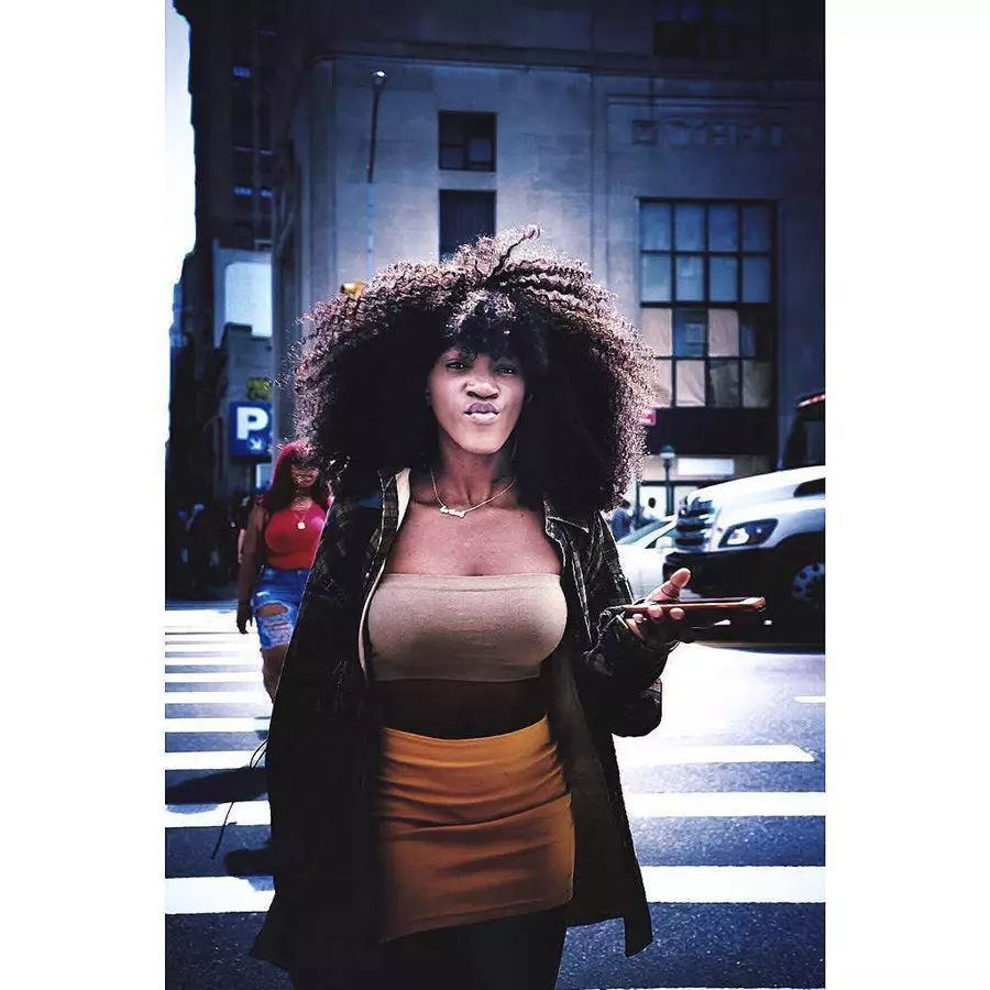 זוכה פרסי הצילום של אינסטגרם Photobox בקטגוריית האופנה לכידת אישה ברחוב על ידי Deadbeat Disco