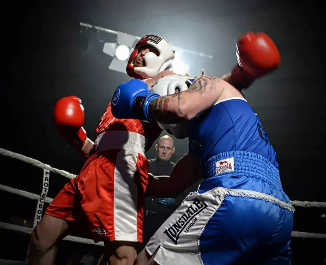 En andenplads fra Pipa i sportskategori, der fanger en boksekamp i Manchester af Sullyphotograph