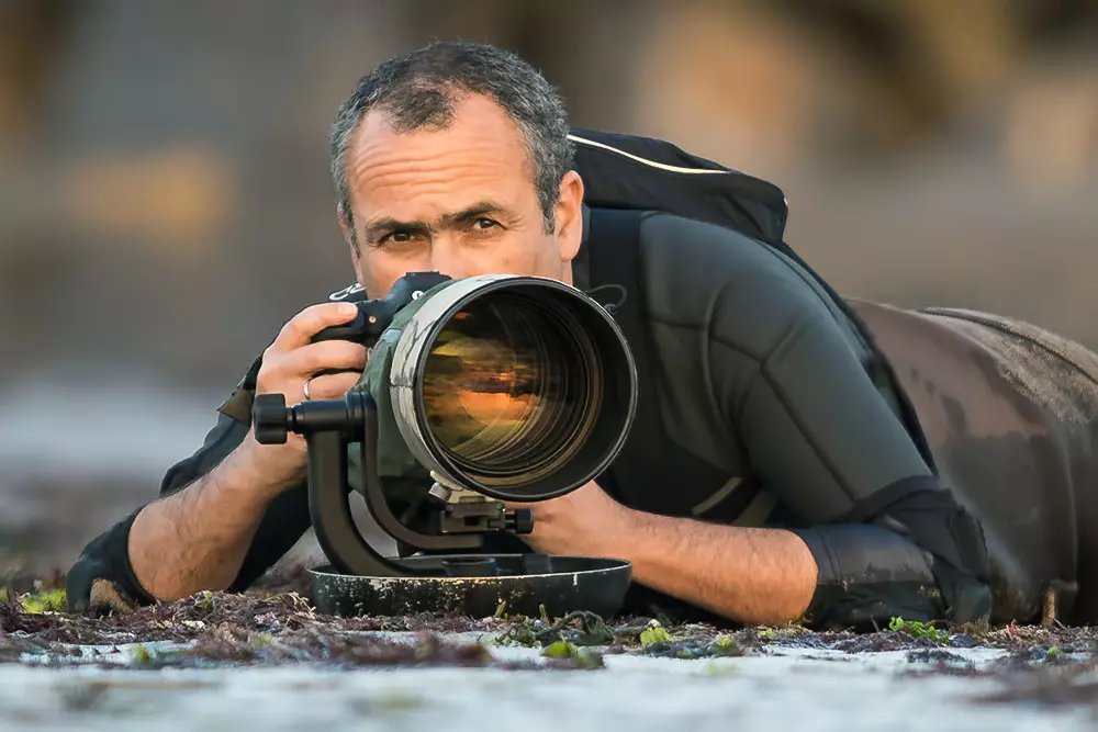 Mario Suarez Photographing