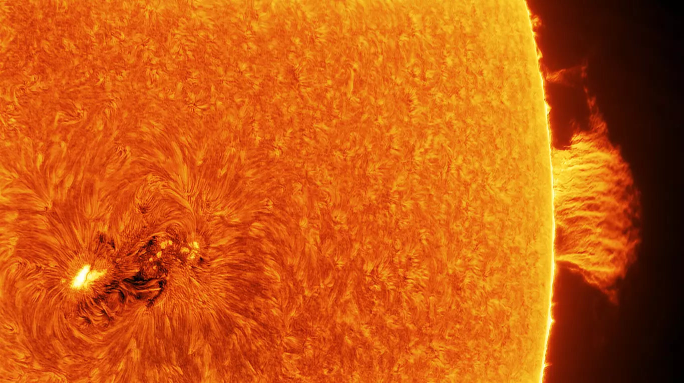Ar 2665 And Quiescent Prominence C Lukasz Sujka