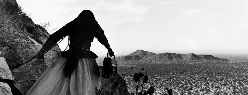 Graciela Iturbide, tus kws yees duab Mexico, tau txais 5th International Photography Award