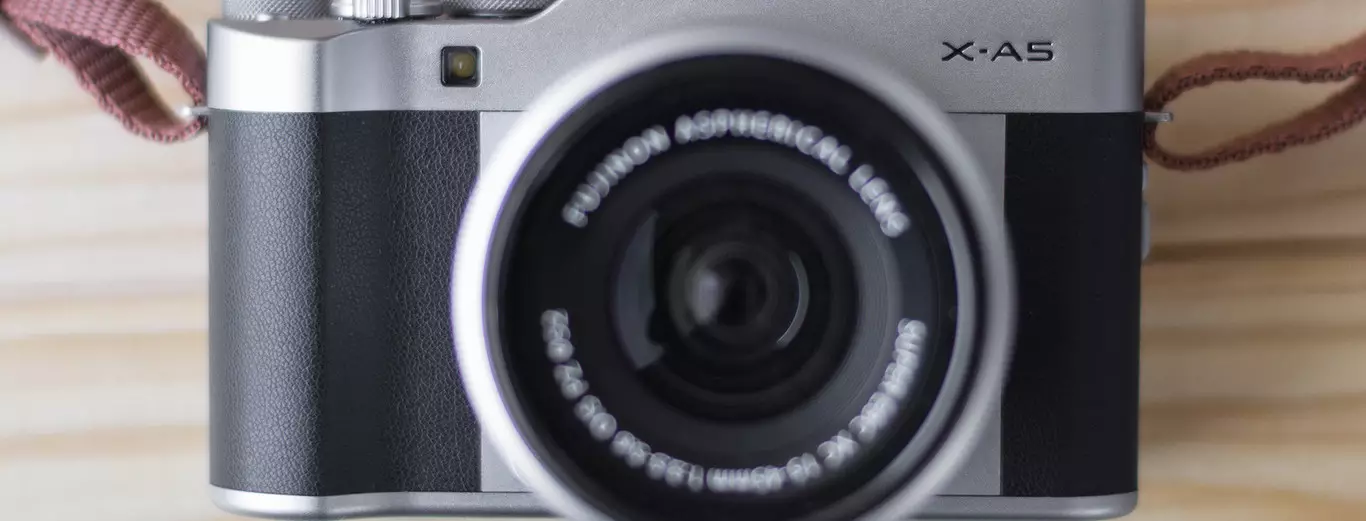 Fanavaozana firmware ho an'ny Fujifilm X-A5, X-A3 ary X-A20 Low End X Series