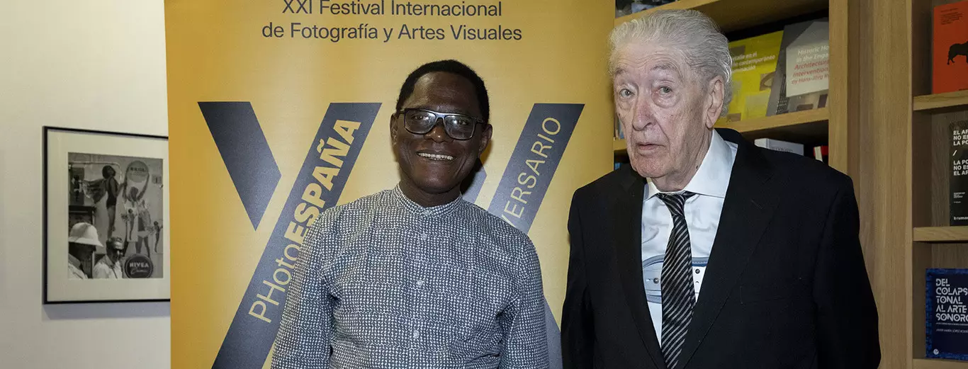 Samuel Fosso in Leopoldo Zugaza, zmagovalca nagrade PHotoEspaña 2018 in Bartolomé Ros