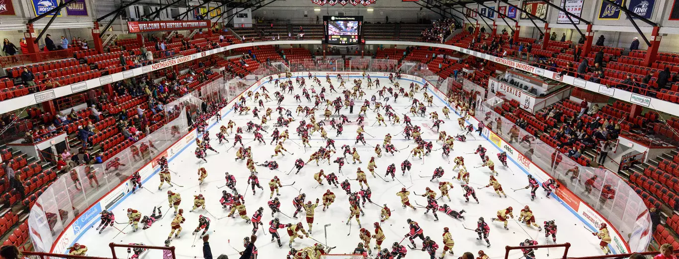 'Crowded Fields', Sportsfotoen déi d'Zäit vum Pelle Cass kondenséieren