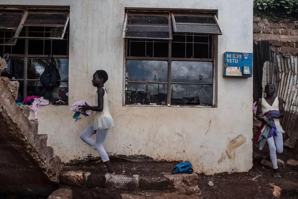 Slum Ballet, oleh Fredrik Lerneyrd. Anugerah Fotografi Dunia Sony 2018.