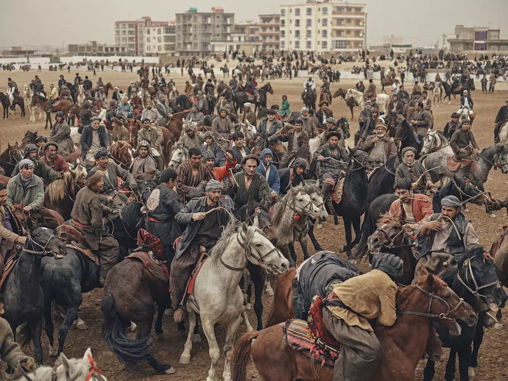 Buzkashi, ໂດຍ Balazs Gardi. Sony World Photography Awards 2018.