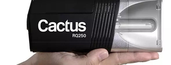 Cactus RQ250: en blixtenhet som passar i din handflata