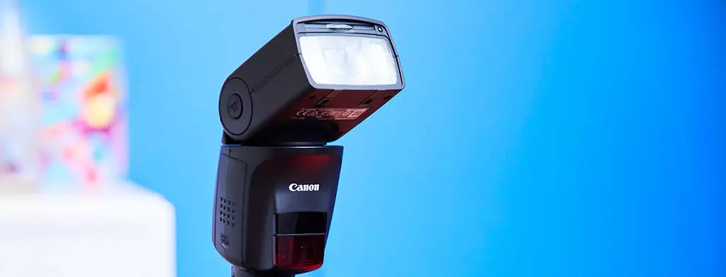 Nauja „Canon Smart Flash“: „Canon Speedlite 470EX-AI“.