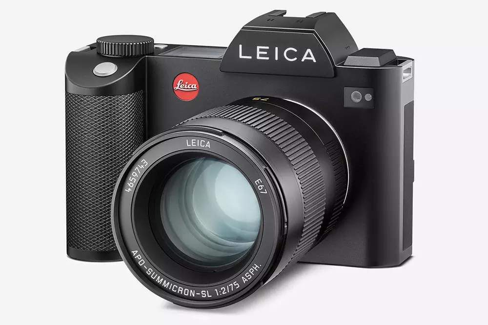 Apo Summicron 75 Whit Leica Camera