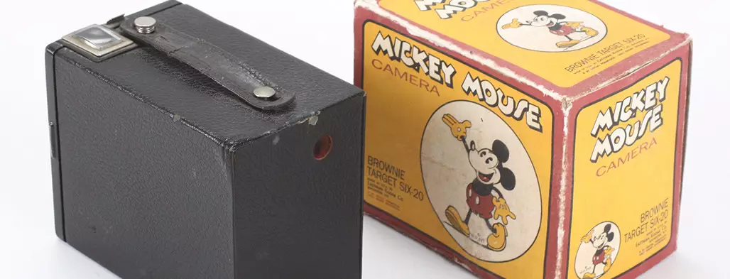 Una Kodak Brownie Target edició Mickey Mouse en subhasta