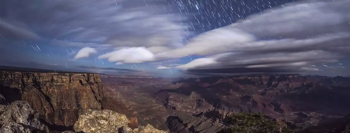 'Kaibab Requiem' timelapse wys see van sneeuwolke en sterre in die Grand Canyon